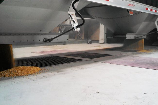 New Mayrath Dual Hopper Chain Conveyor | Sloan Implement